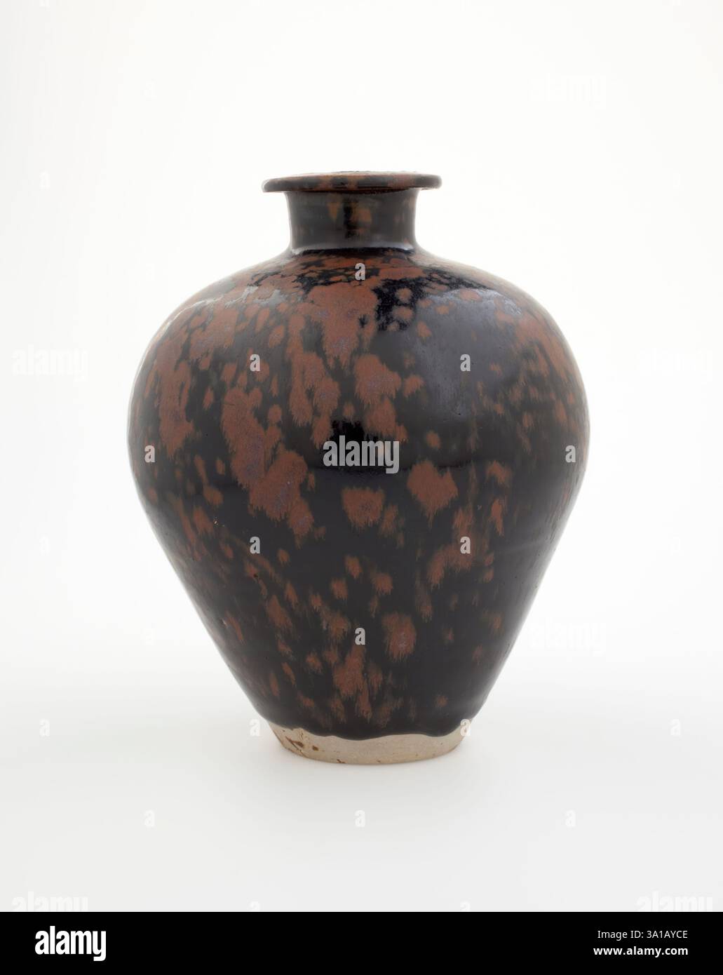 Glazed pottery with brown slip hi-res stock photography and images - Alamy
