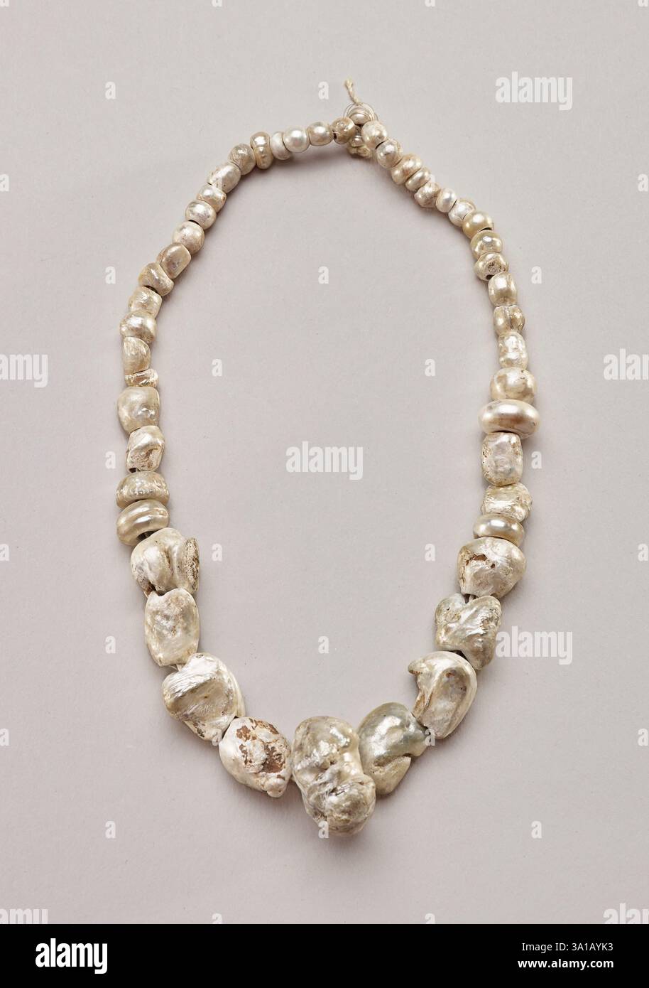 Shell necklace native american hi-res stock photography and images - Alamy