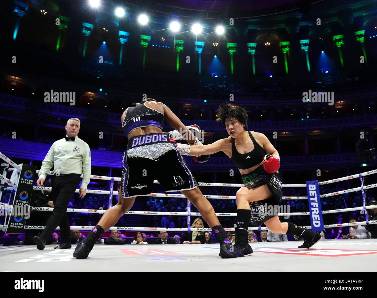 Caroline Dubois (left) and Bo Mi Re Shin in the WBC World Light weight ...