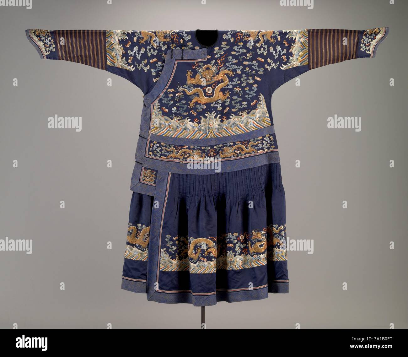 Qing imperial court robes hi-res stock photography and images - Alamy
