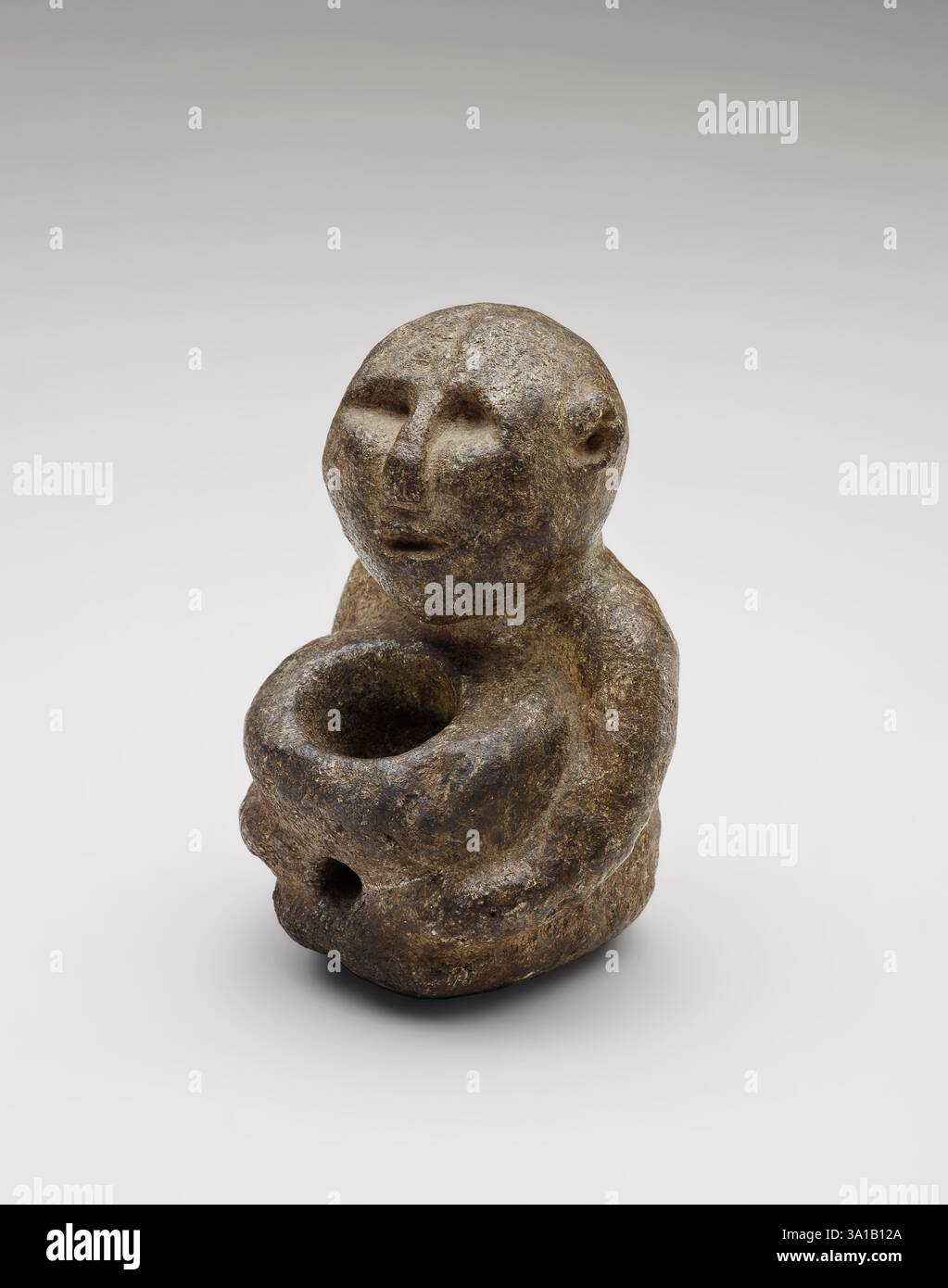 Human effigy pipe bowl, 1000 BCE-1500 CE Stock Photo - Alamy