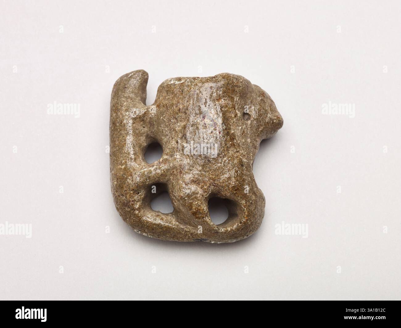 Pipe bowl with human face (outward-directed) and otter figure, 500-1500 ...