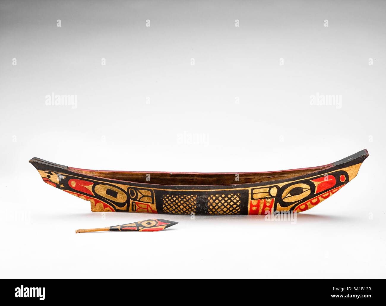 Haida canoe paddles hi-res stock photography and images - Alamy