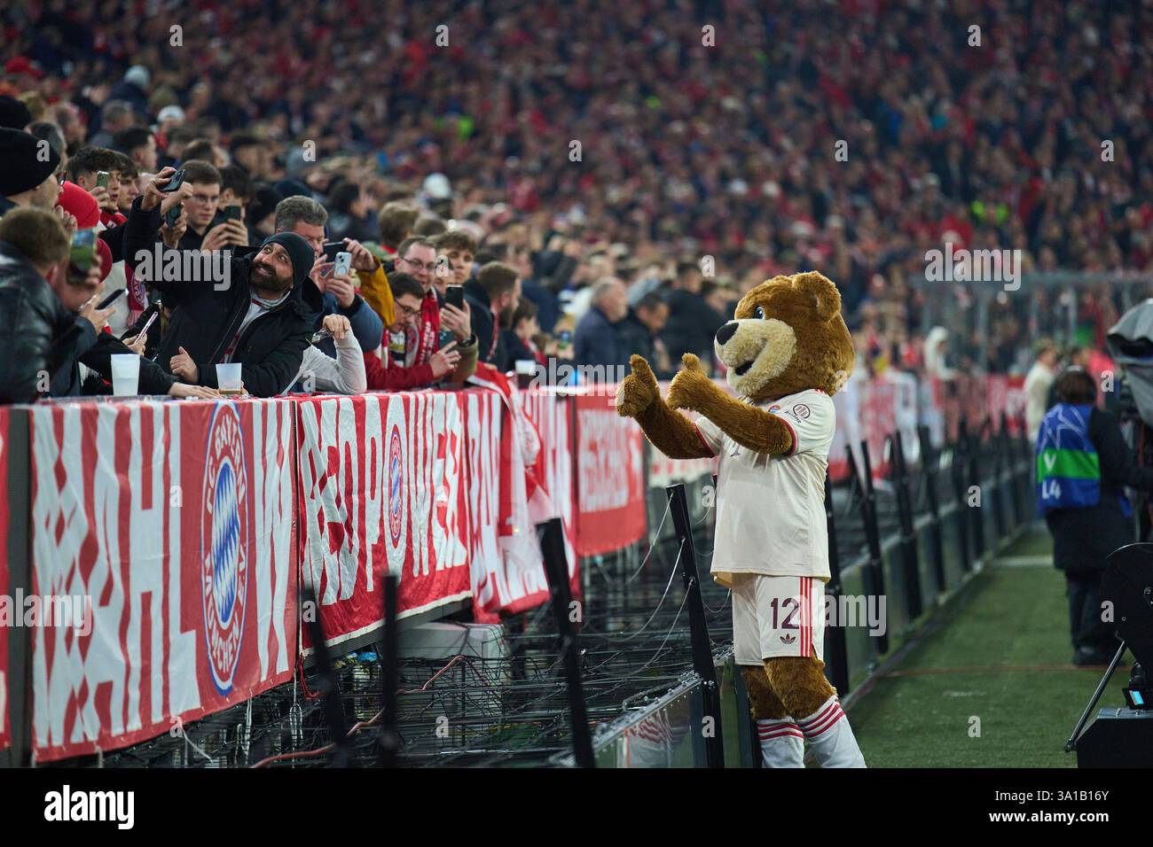 FCB mascot Bernie , Maskottchen, in the round of 16 first leg match FC ...