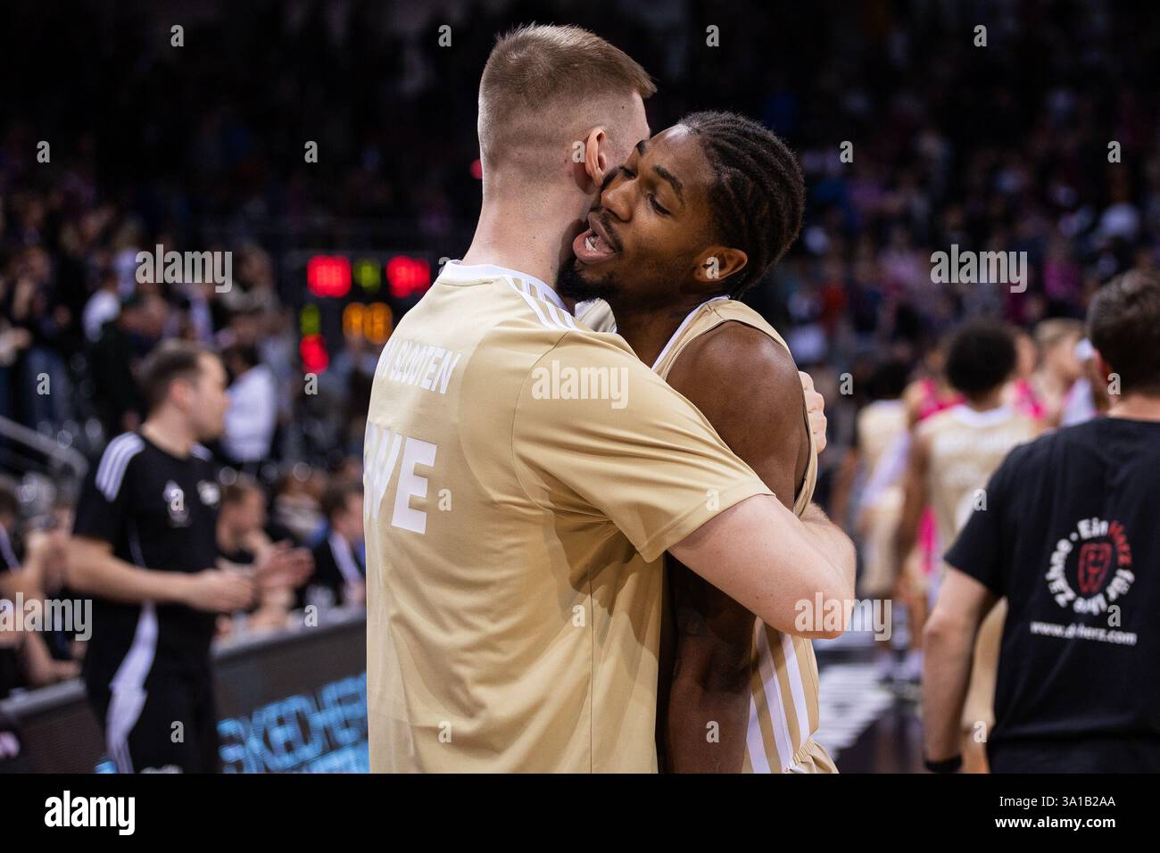 Brandon Randolph (SC RASTA Vechta #8) l?sst sich feiern - easyCredit ...