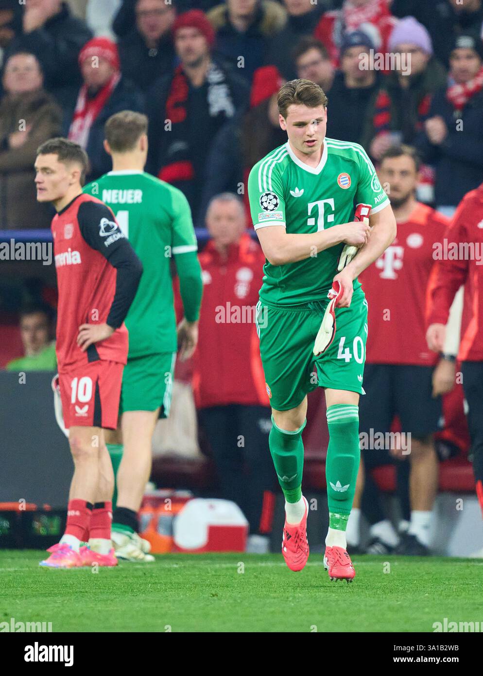 Munich, Germany. 05th Mar, 2025. Manuel NEUER, goalkeeper FCB 1 injury after 2-0, exchange Jonas ...