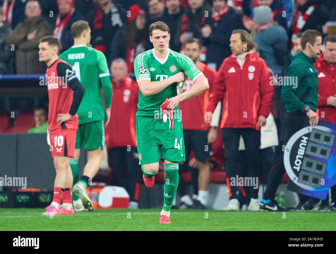 Munich, Germany. 05th Mar, 2025. Manuel NEUER, goalkeeper FCB 1 injury after 2-0, exchange Jonas ...