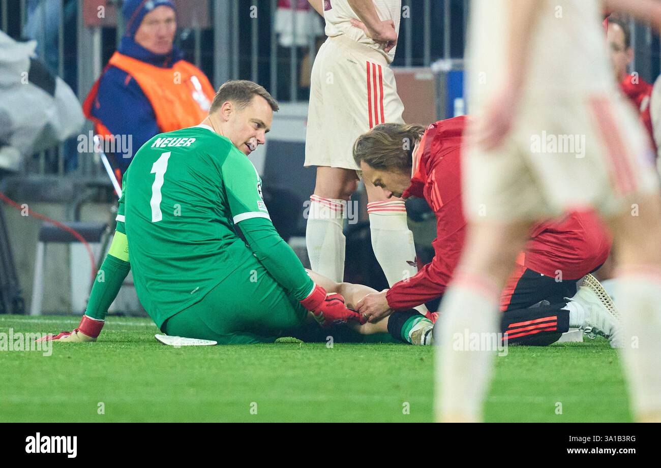Manuel NEUER, goalkeeper FCB 1 injury in the round of 16 first leg ...