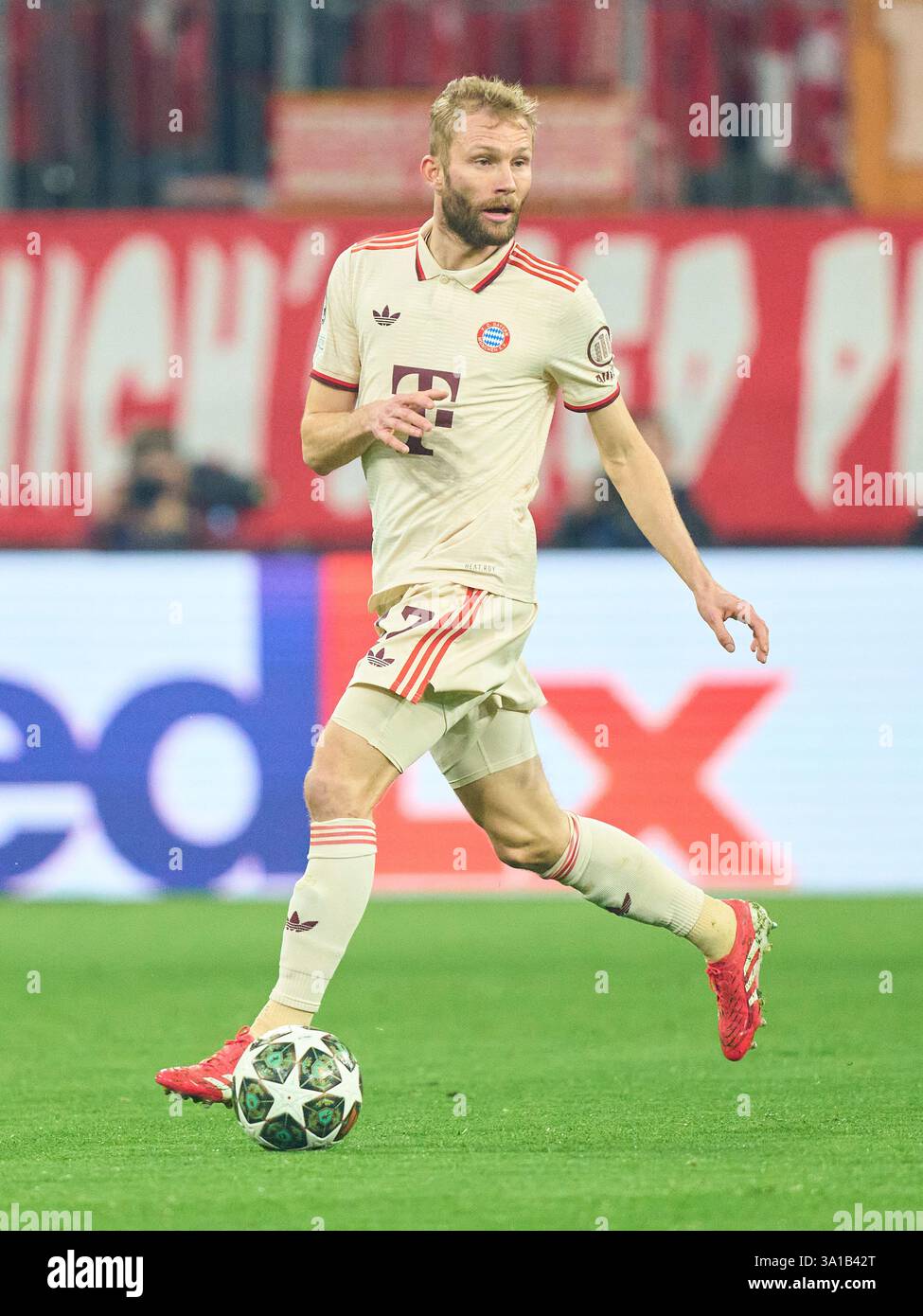 Konrad Laimer, FCB 27 in the round of 16 first leg match FC BAYERN ...