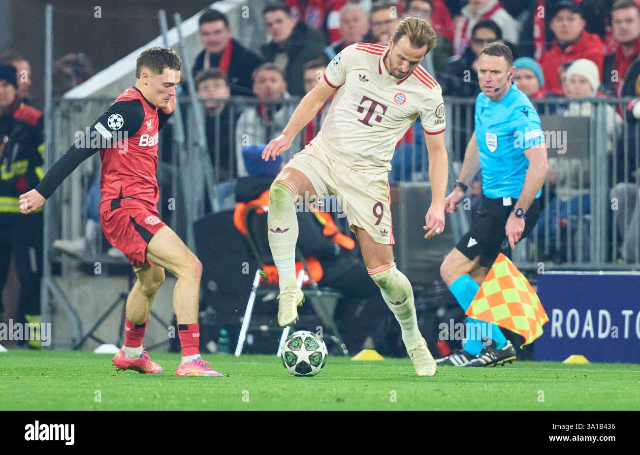 Harry Kane, FCB 9 compete for the ball, tackling, duel, header, zweikampf, action, fight against ...