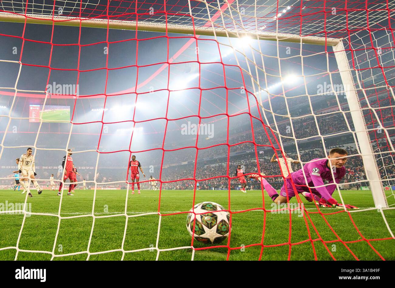 Munich, Germany. 05th Mar, 2025. Harry Kane, FCB 9 scores, shoots goal, Tor, Treffer, Torschuss ...