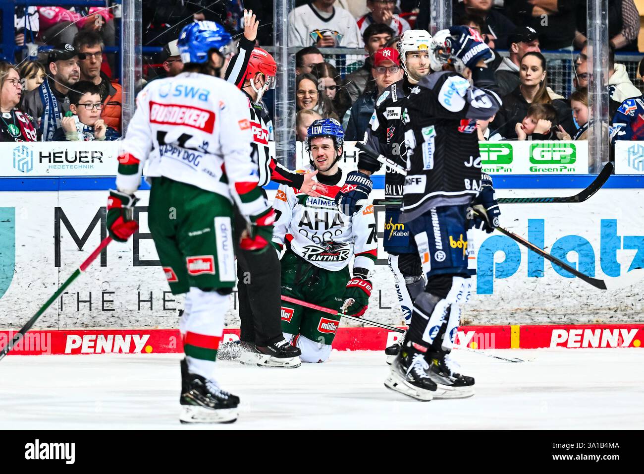 Iserlohn, Deutschland. 07th Mar, 2025. Riley McCourt (Augsburger ...