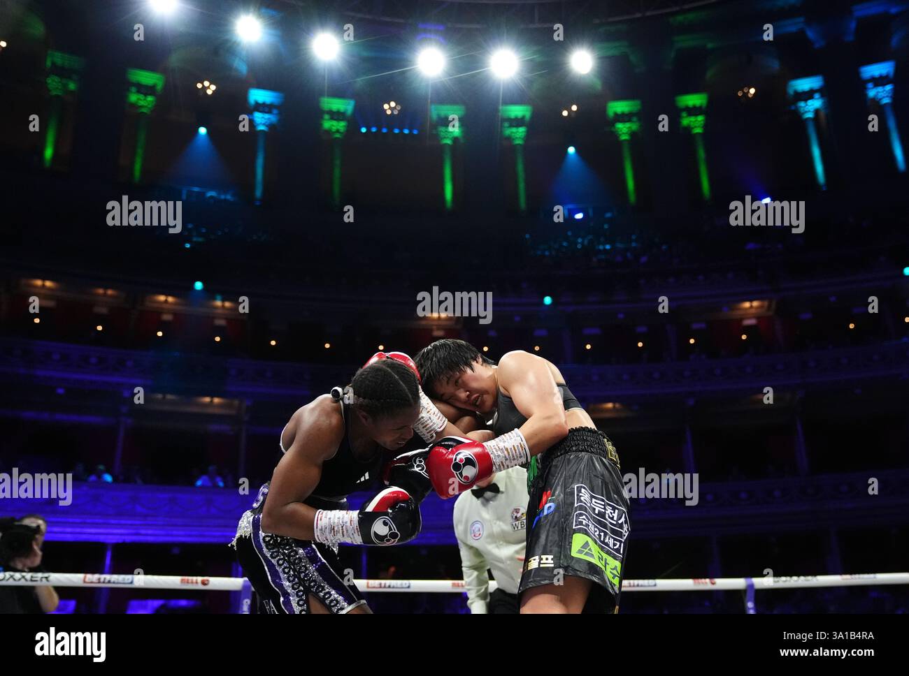 Caroline Dubois (left) and Bo Mi Re Shin in the WBC World Light weight ...