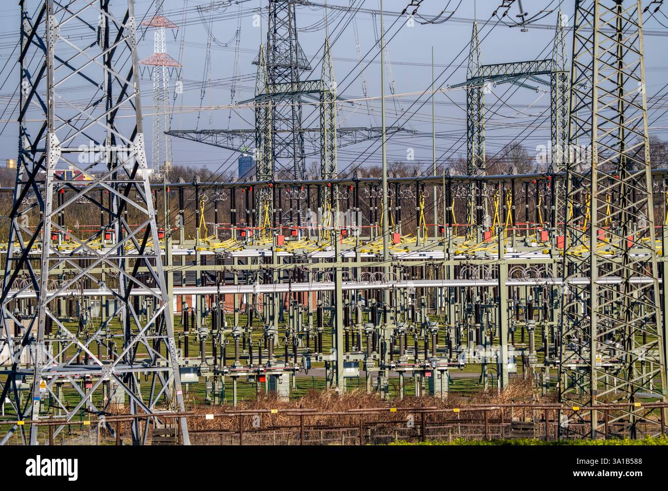 Umspannanlage Dortmund-Kruckel, Anfang einer Höchstspannungsleitung von Dortmund nach Dauersberg ...
