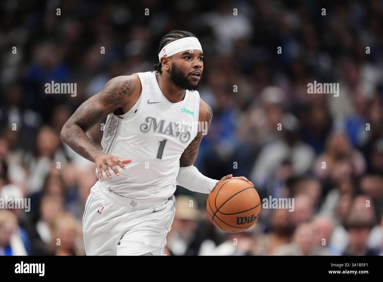 Dallas Mavericks guard Jaden Hardy advances the ball upcourt against ...