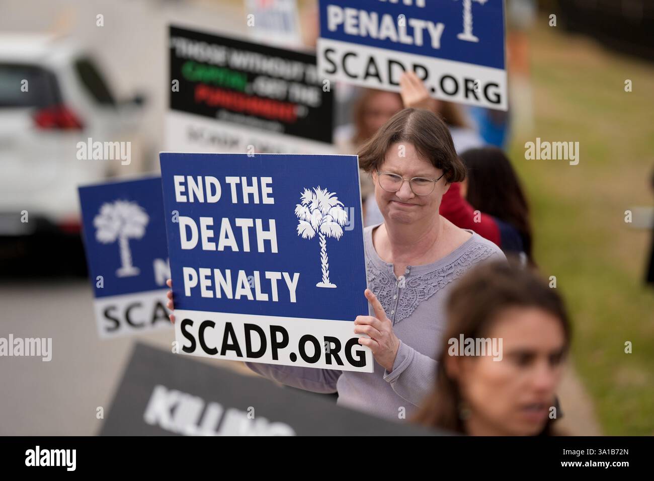 Vivian Lovingood protests the scheduled execution of South Carolina ...