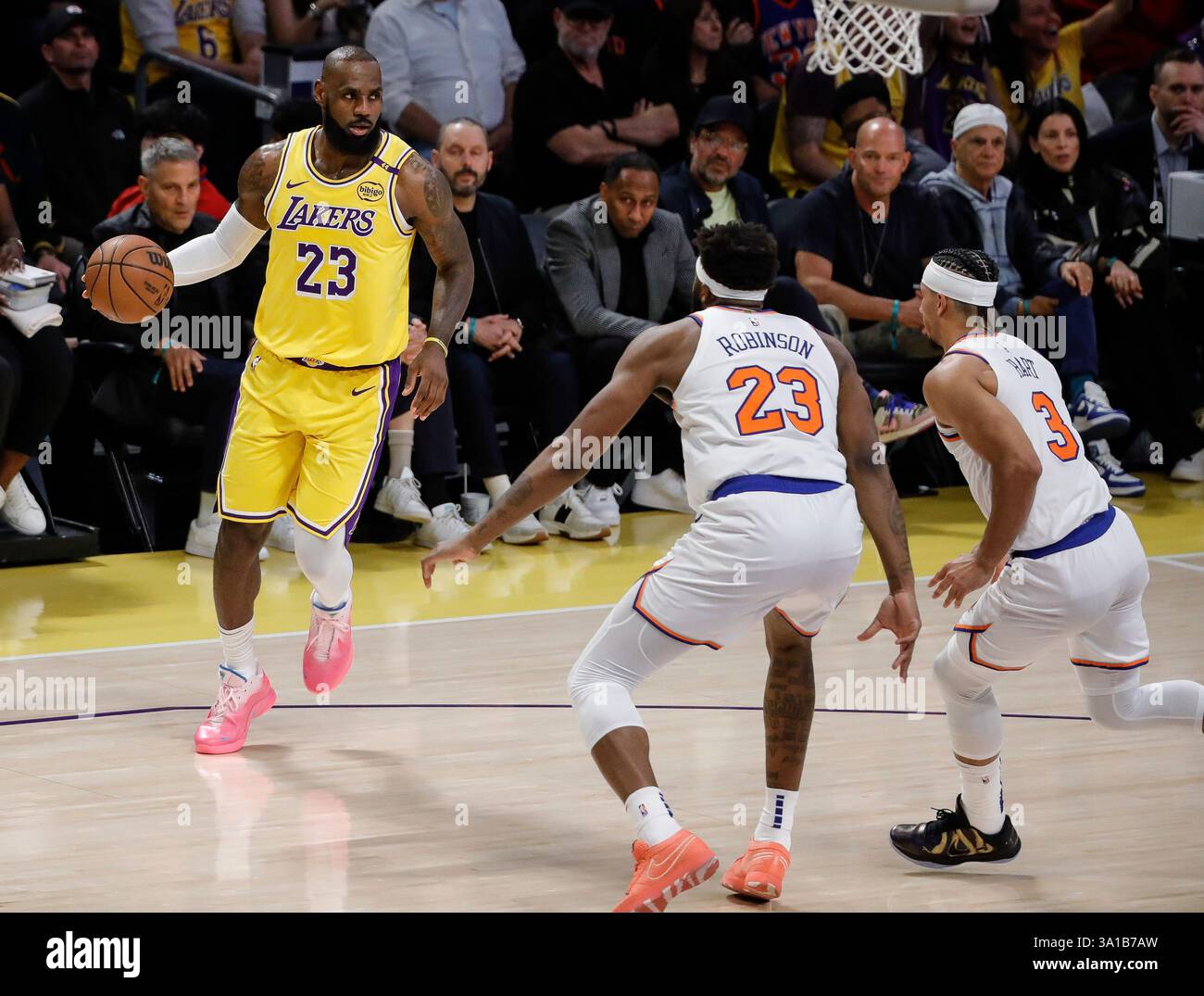 LOS ANGELES, CA - MARCH 06: Los Angeles Lakers forward LeBron James (23 ...