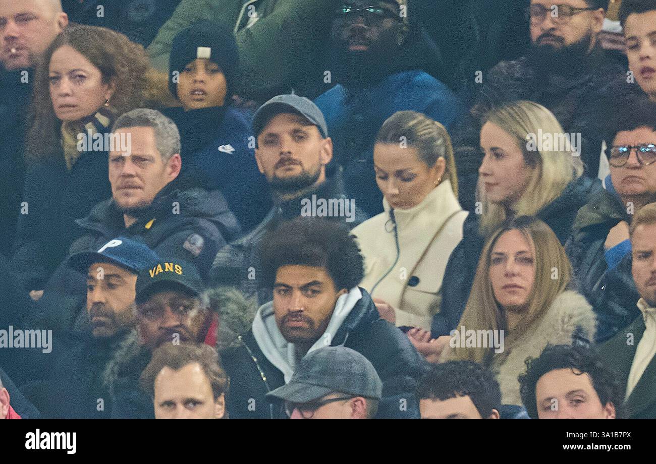 Munich, Germany. 05th Mar, 2025. Sven ULREICH, FCB 26 goalkeeper with ...