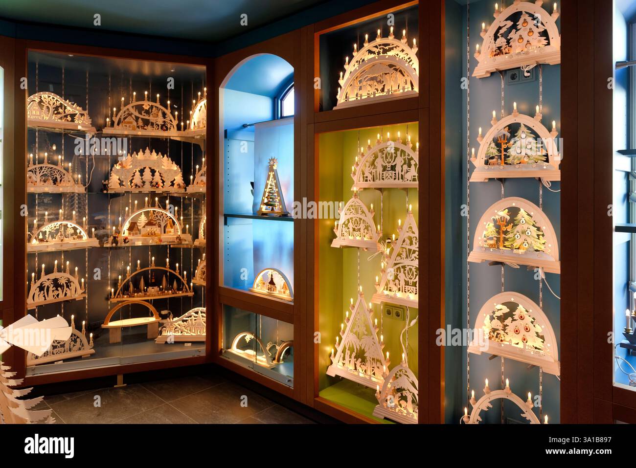 Christmas decorations in the toy village of Seiffen, Erzgebirge, Saxony ...