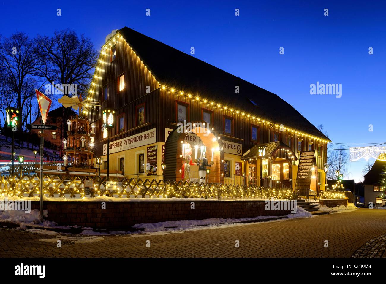 Seiffen pyramid house in the toy village of Seiffen in the evening ...