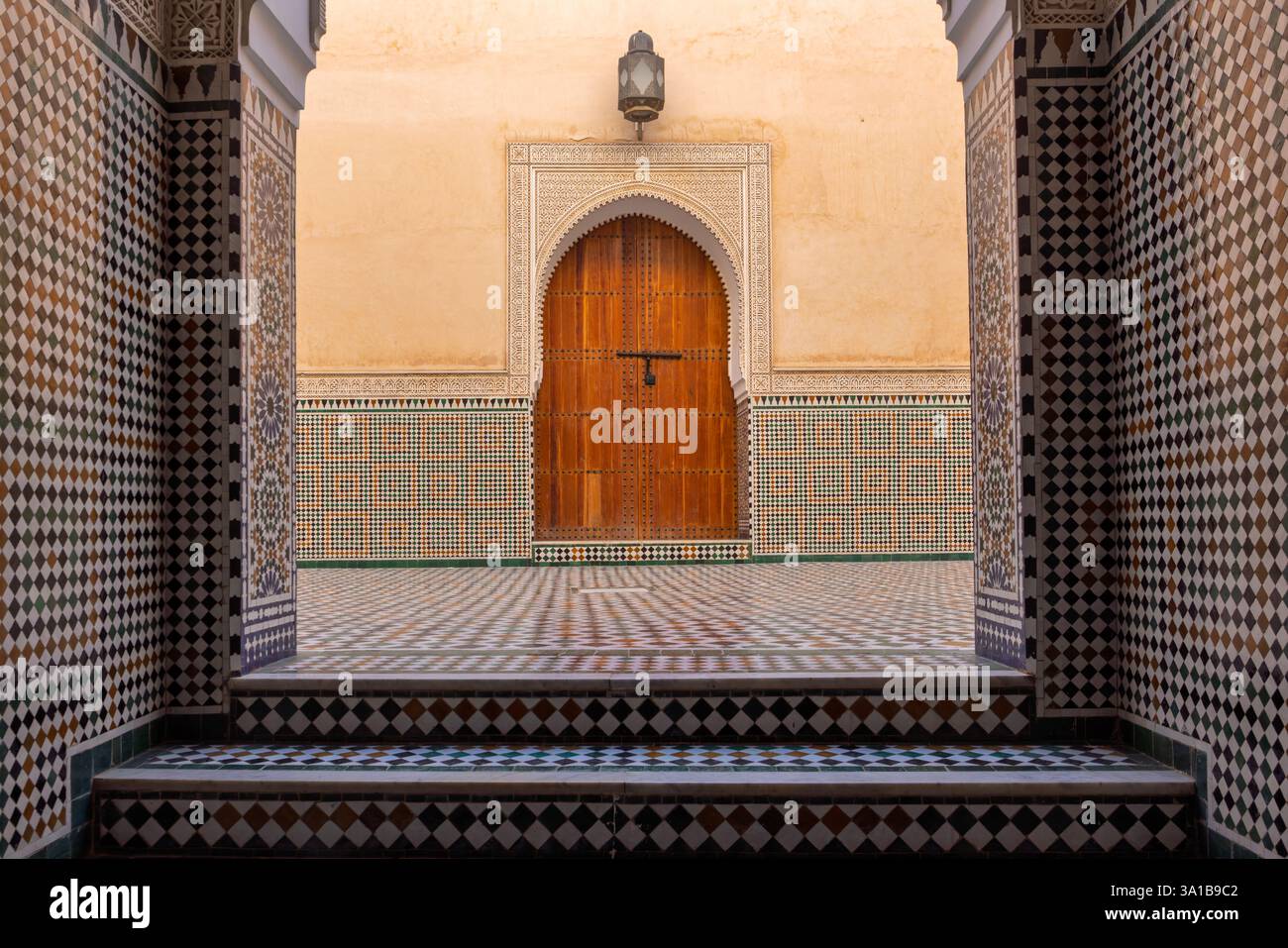 The Mausoleum of Moulay Isma'il contains the tomb of Sultan Moulay Isma ...