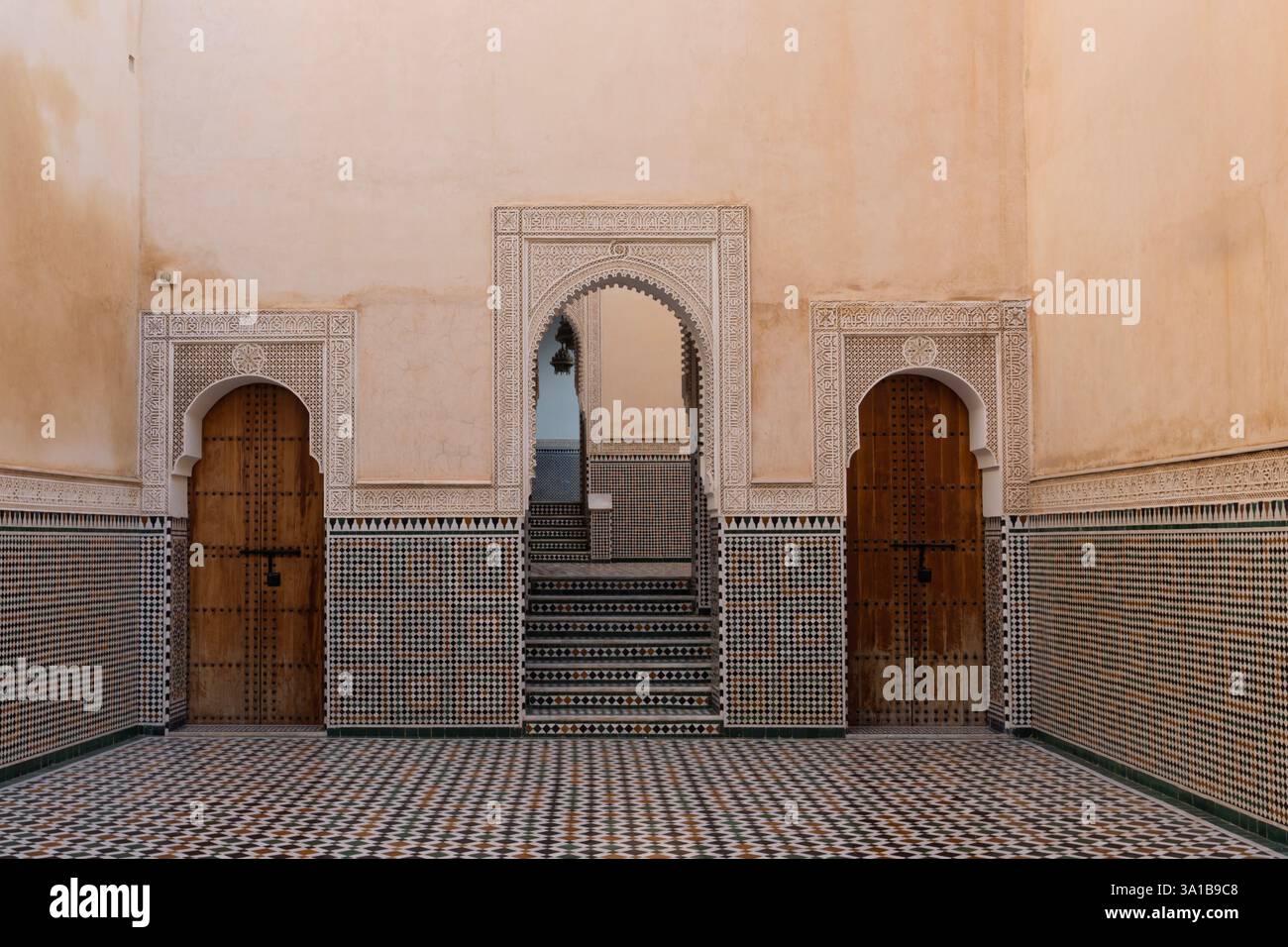 The Mausoleum of Moulay Isma'il contains the tomb of Sultan Moulay Isma ...
