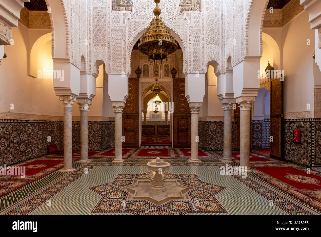The Mausoleum of Moulay Isma'il contains the tomb of Sultan Moulay Isma ...