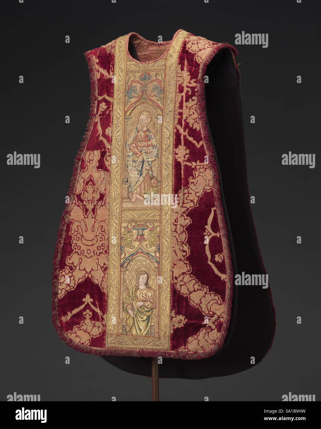 Velvet silk and metallic threads hi-res stock photography and images ...