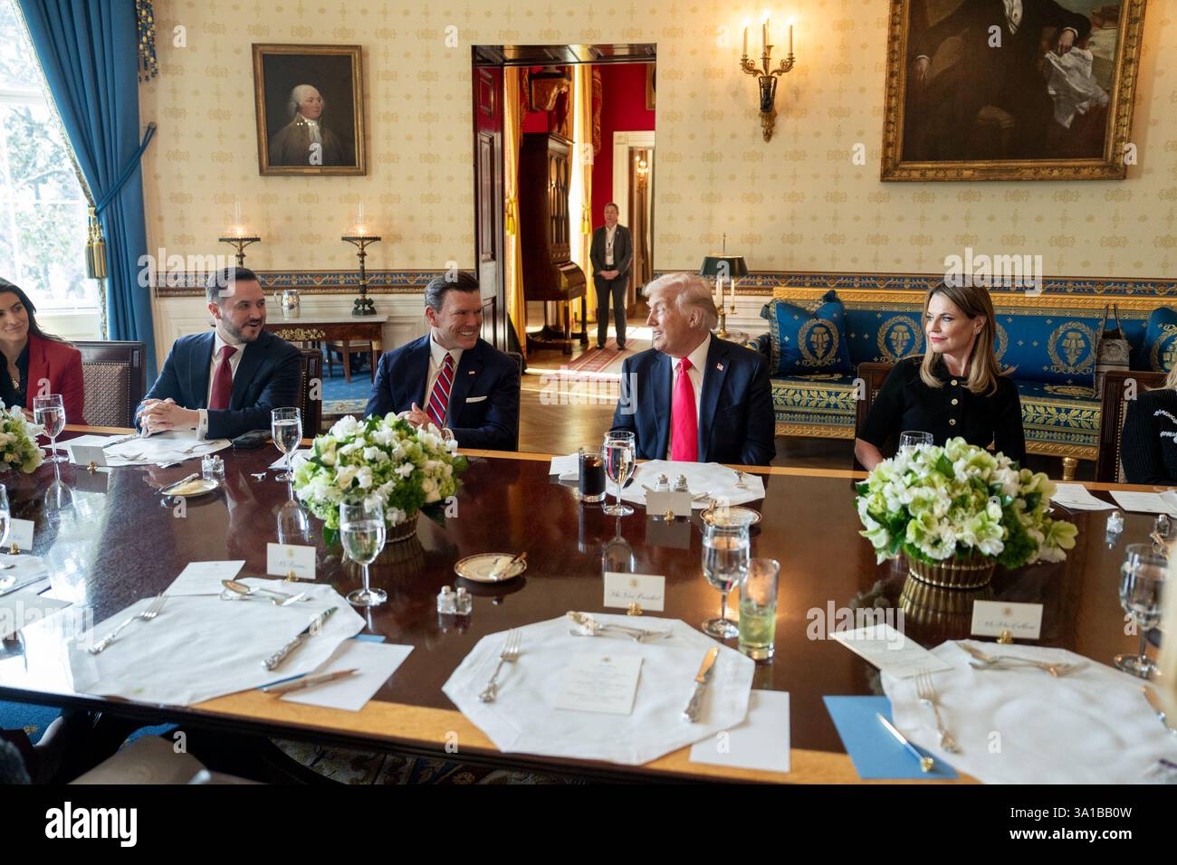 President Donald Trump has lunch with network news anchors, Tuesday ...