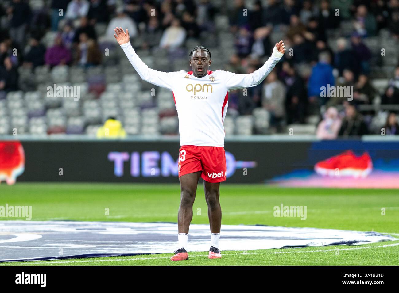 Christian Mawissa Elebi of Monaco warming up before the French ...