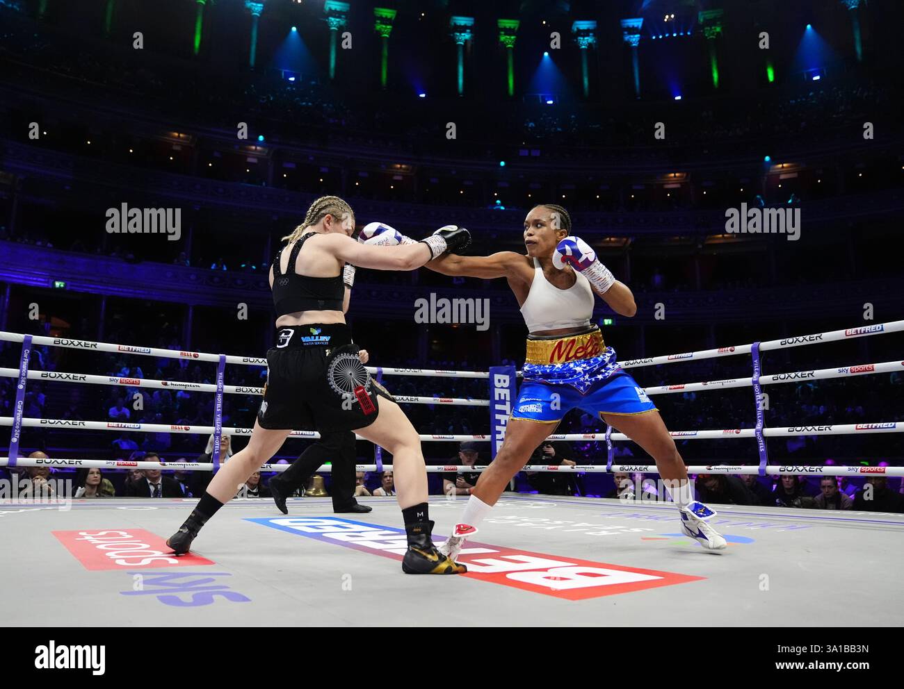 Lauren Price (left) and Natasha Jonas in the IBF, IBO and WBC World ...