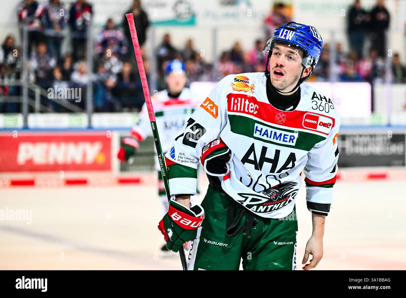 Riley McCourt (Augsburger Panther, #72), GER, Iserlohn Roosters vs ...