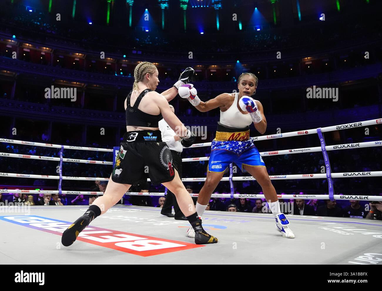 Lauren Price (left) and Natasha Jonas in the IBF, IBO and WBC World ...