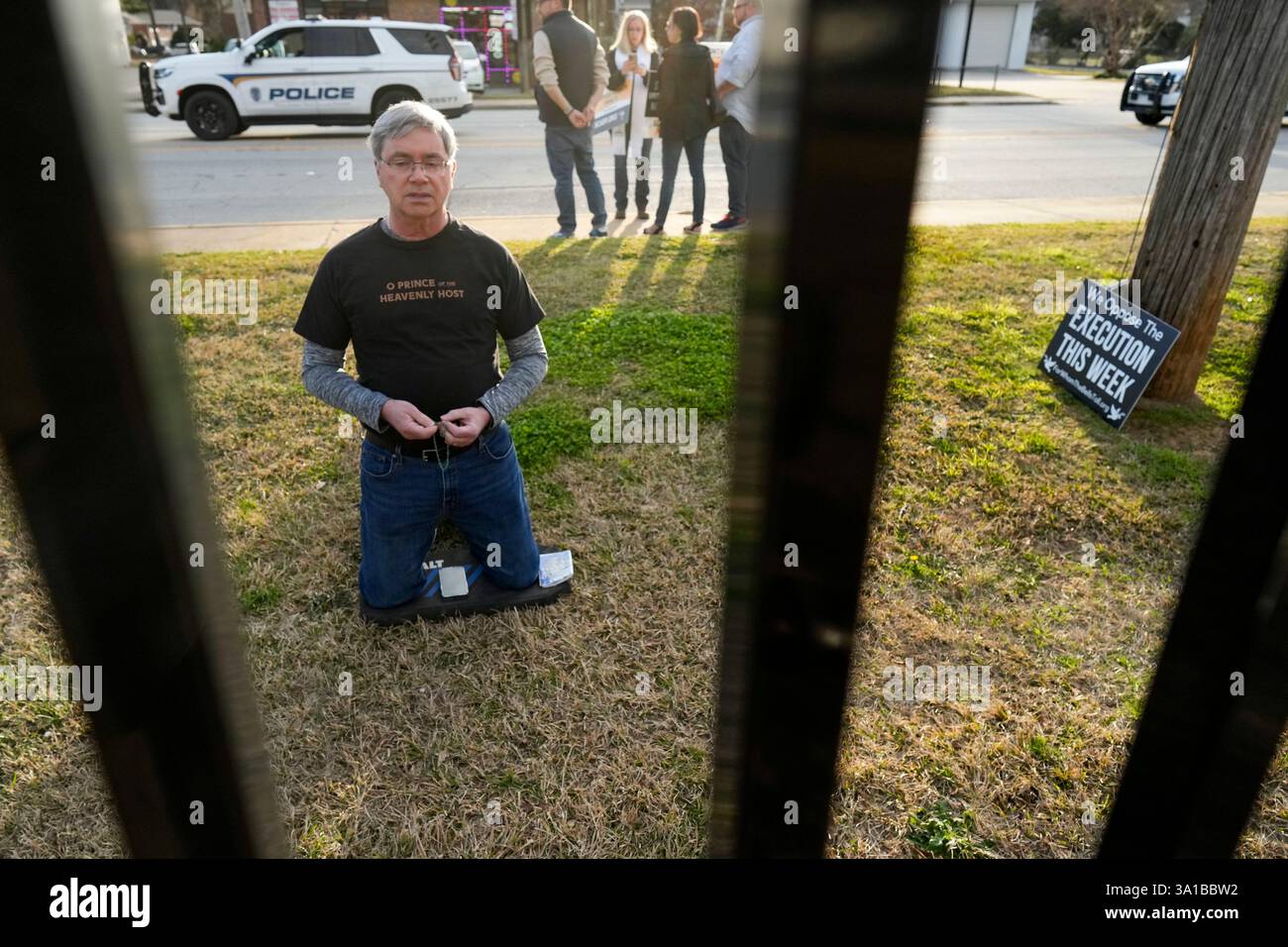 Bill Scicchitano prays outside the execution of South Carolina inmate ...