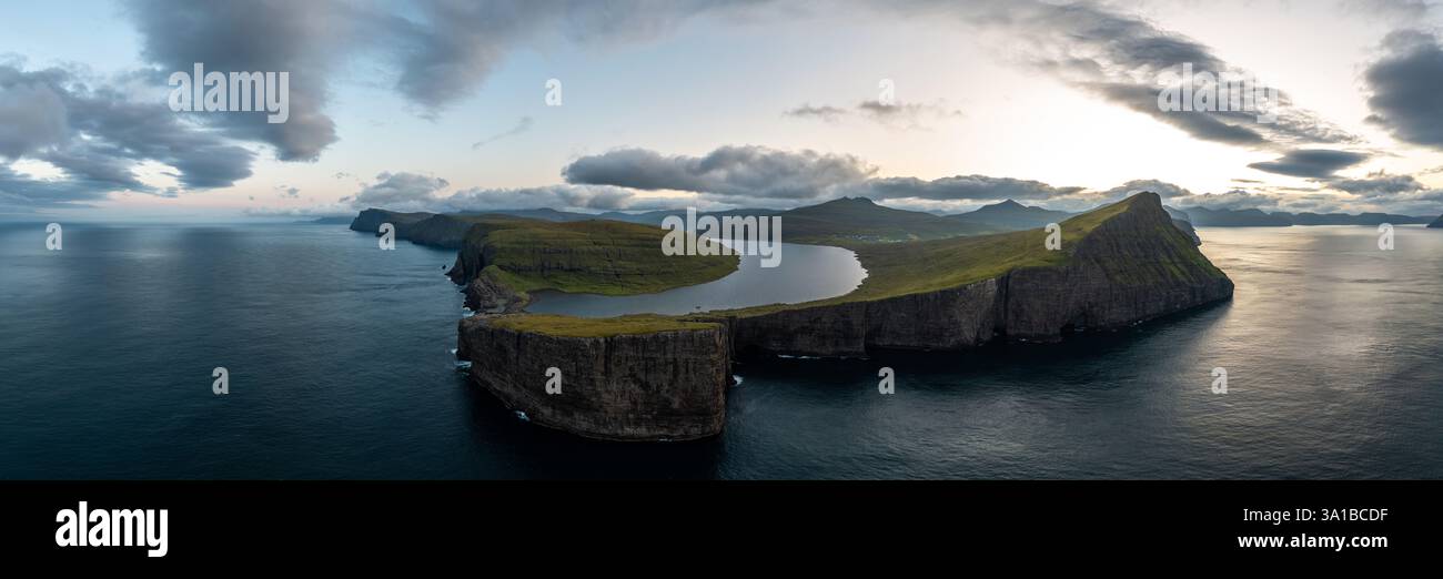 Aerial panorama landmark wildlife hi-res stock photography and images ...