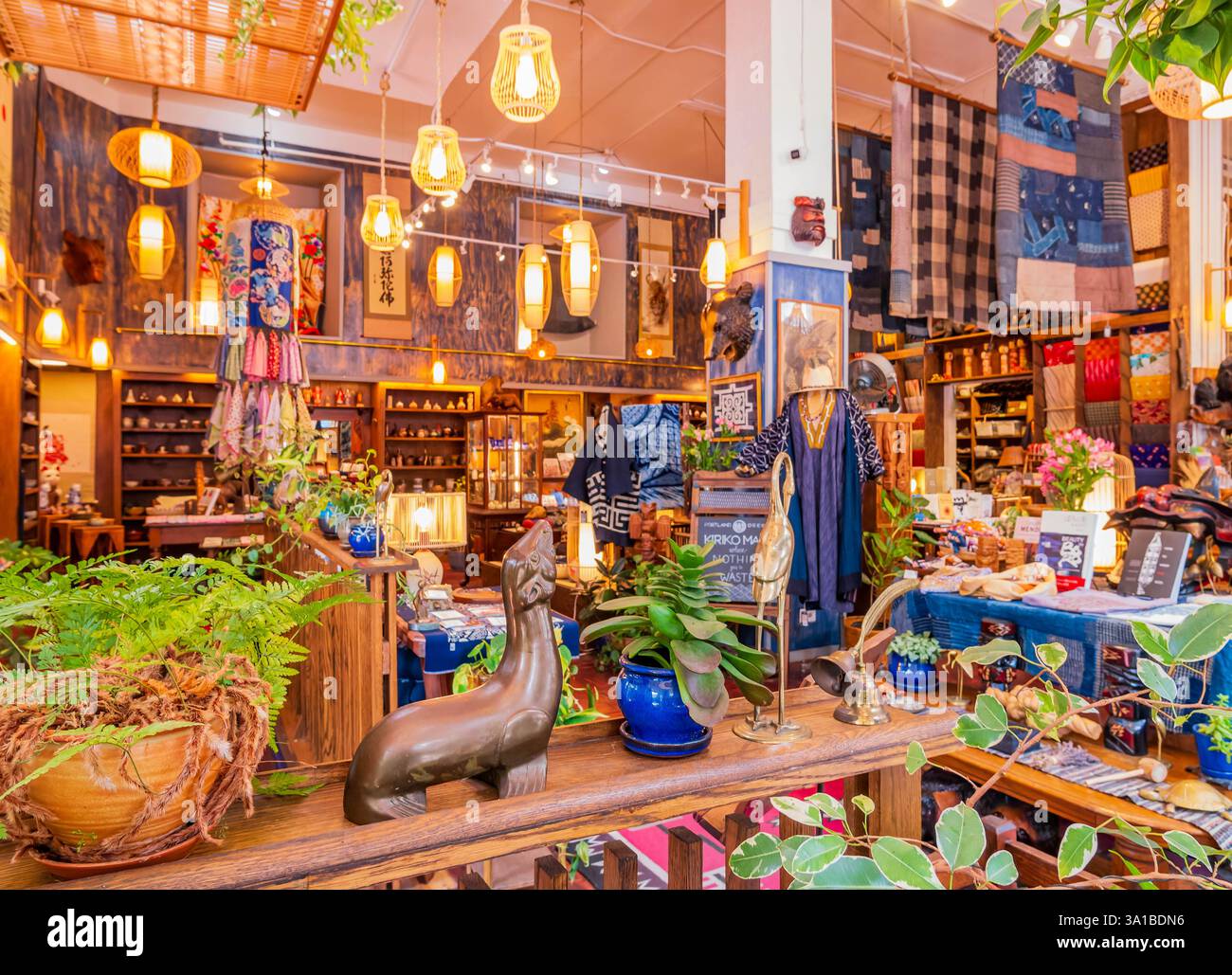 Portland, JUN 14 2023 - Sunny view of a local Kiriko made store Stock ...