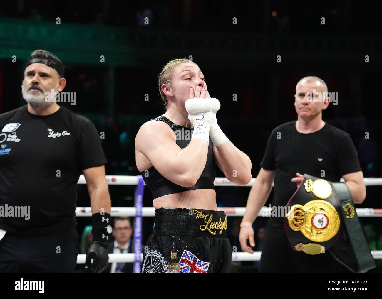 Lauren Price celebrates victory against Natasha Jonas (not pictured ...