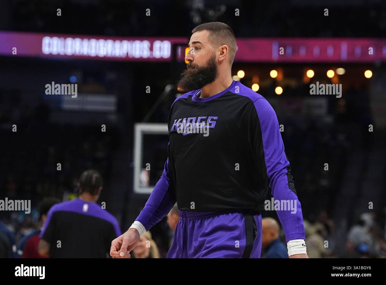 Sacramento Kings center Jonas Valanciunas (17) in the first half of an ...