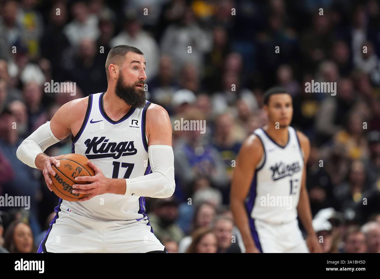 Sacramento Kings center Jonas Valanciunas (17) in the second half of an ...