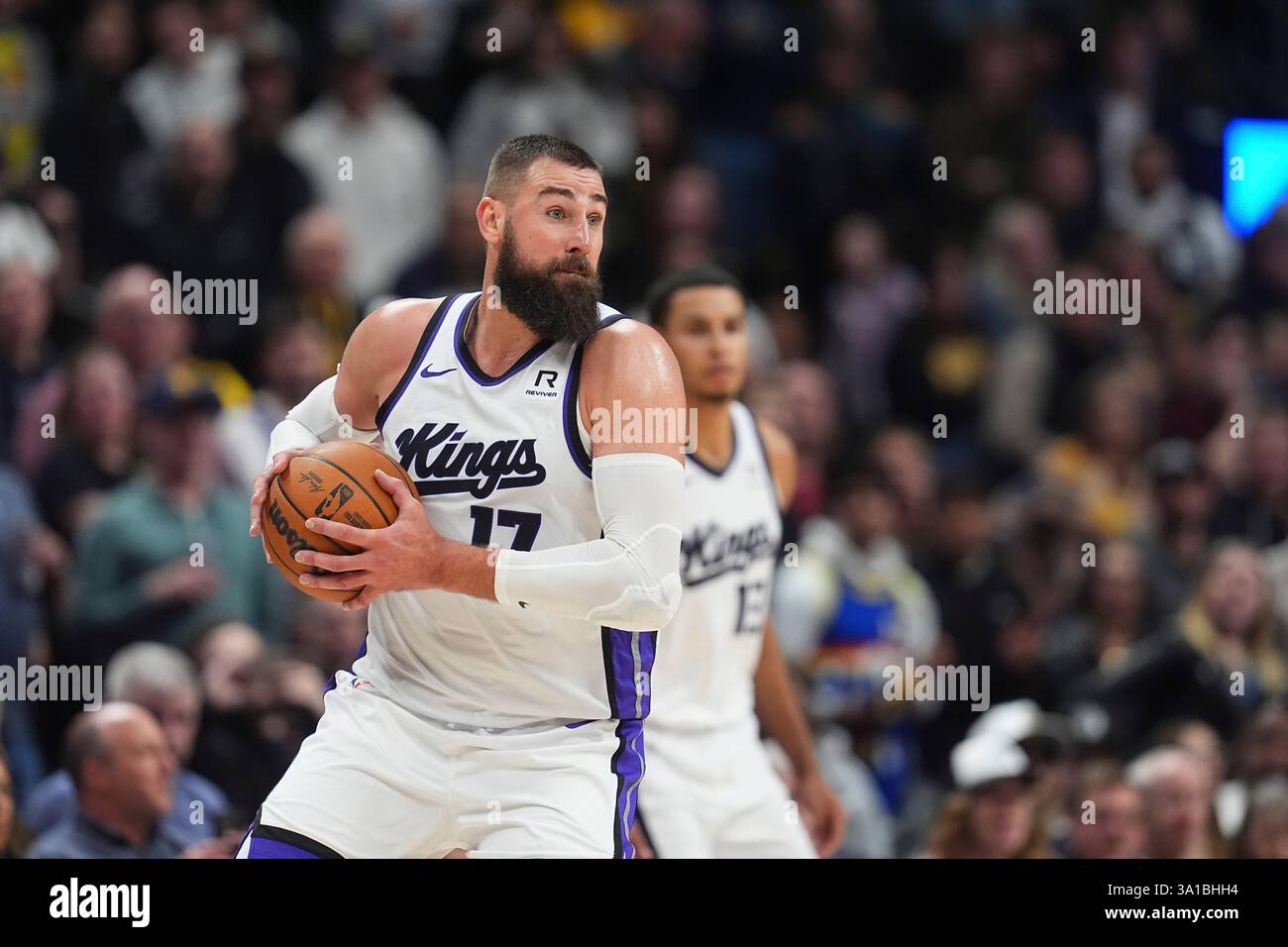 Sacramento Kings center Jonas Valanciunas (17) in the second half of an ...