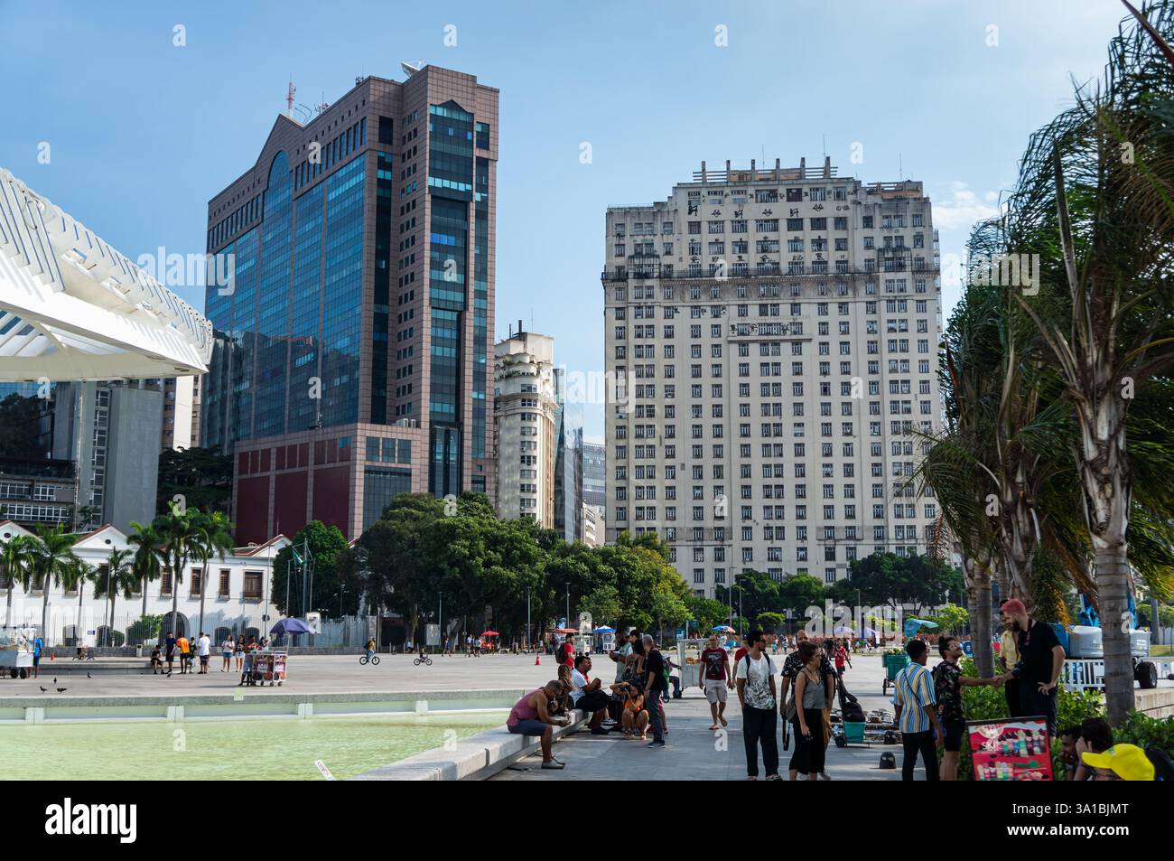 Tall commercial buildings near Mauá square and the Museum of Tomorrow ...