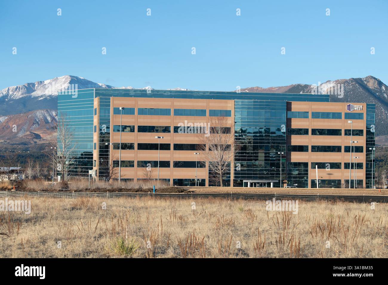 New commercial office building in the Interquest Business Park ...