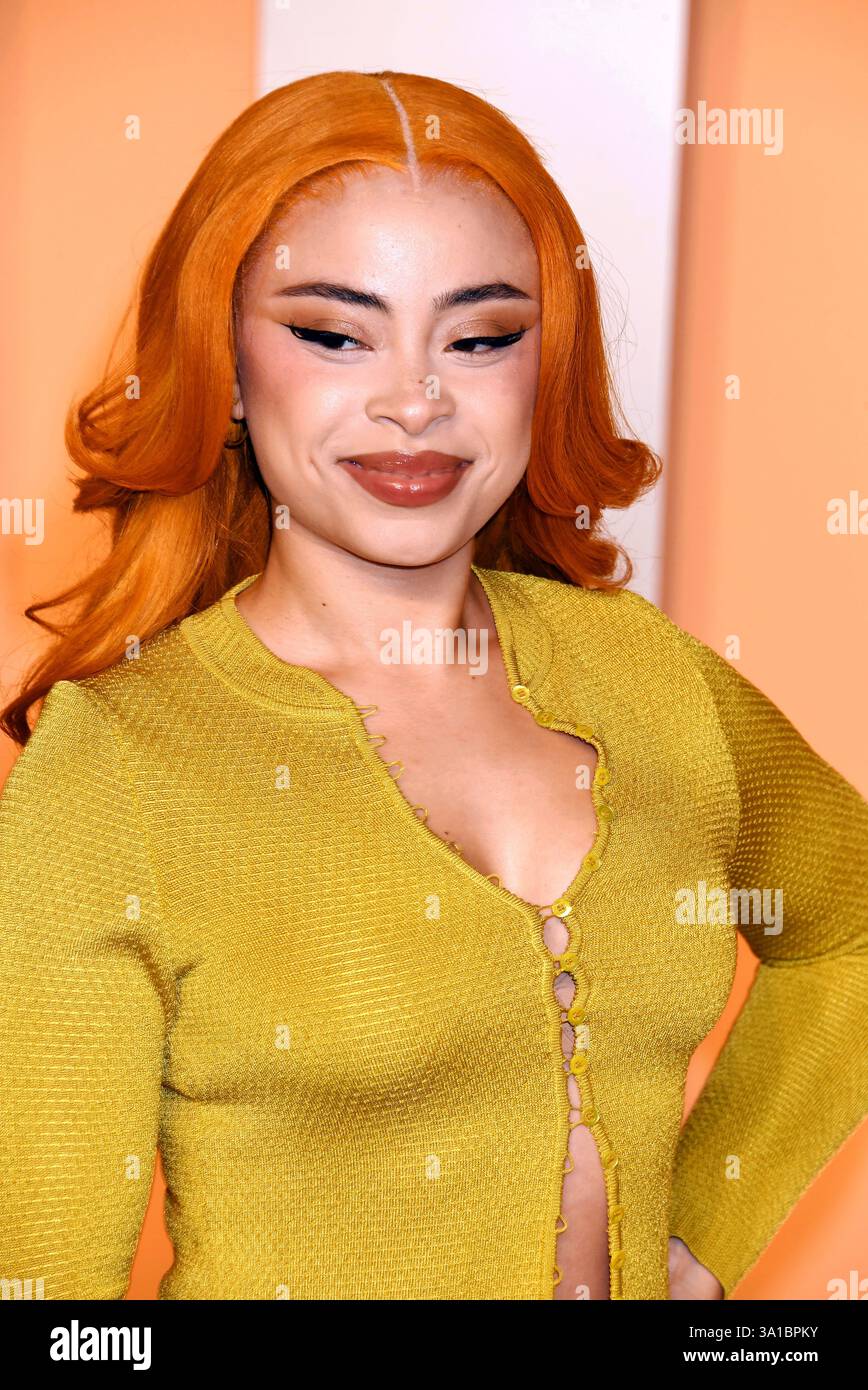 BEVERLY HILLS, CALIFORNIA - MARCH 02: Ice Spice attends the 2025 Vanity ...