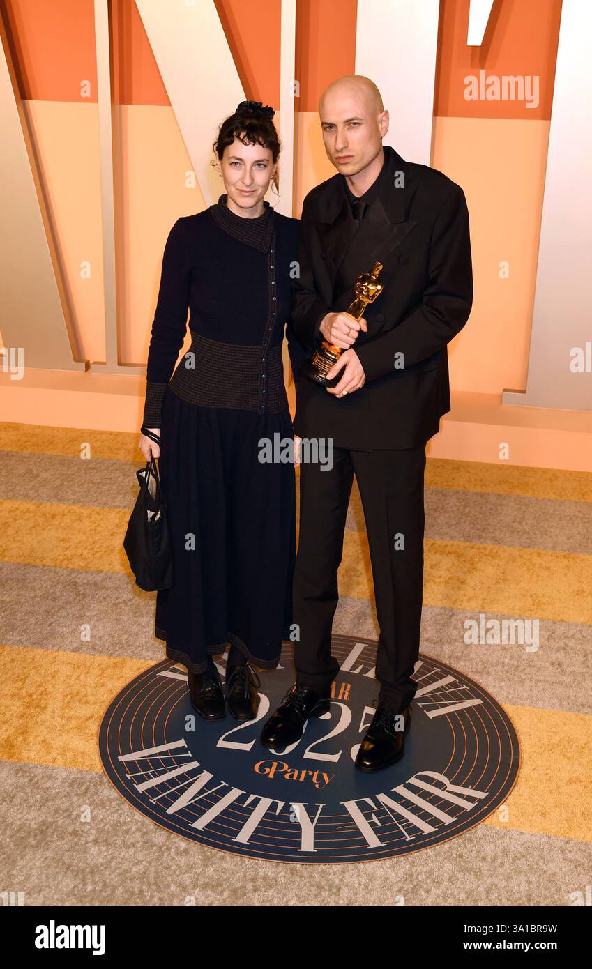 BEVERLY HILLS, CALIFORNIA - MARCH 02: Daniel Blumberg (R) and Ilana ...