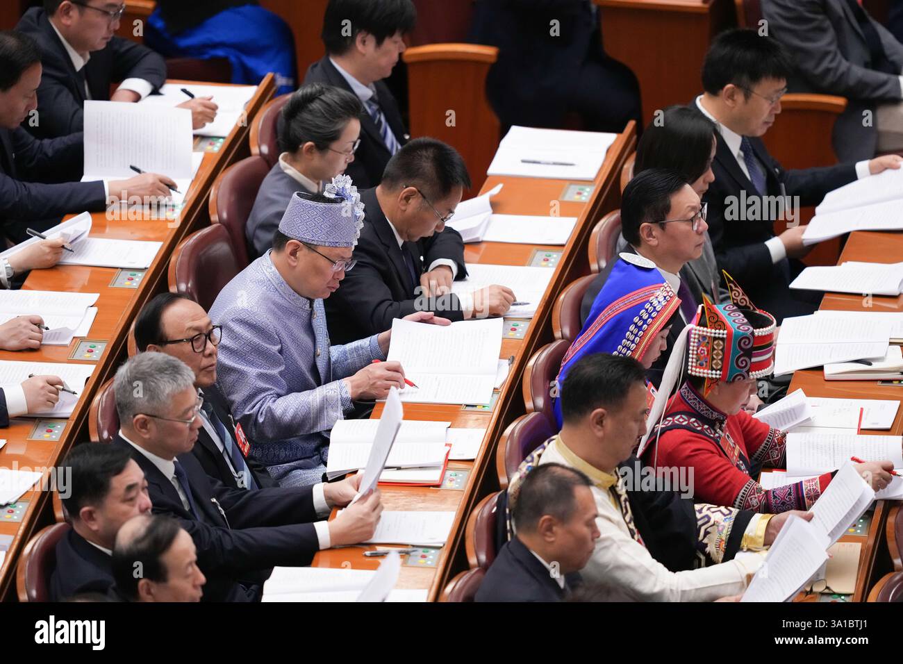 (250308) -- BEIJING, March 8, 2025 (Xinhua) -- The second plenary ...