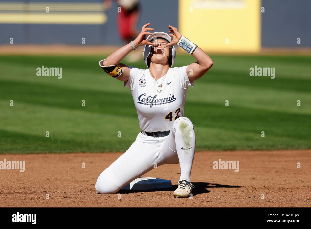California batter Kaylee Pond (42) reacts after hitting a double during ...