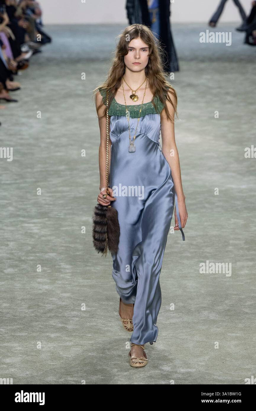 Model Anna Robinson walks on the runway during the Chloe Ready to Wear ...