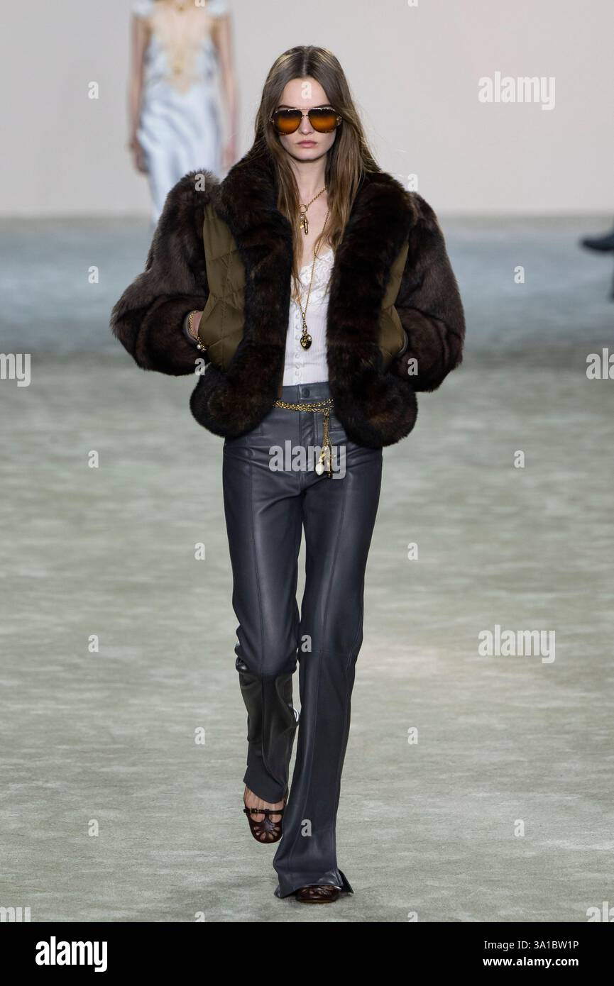 Model Lulu Tenney walks on the runway during the Chloe Ready to Wear ...