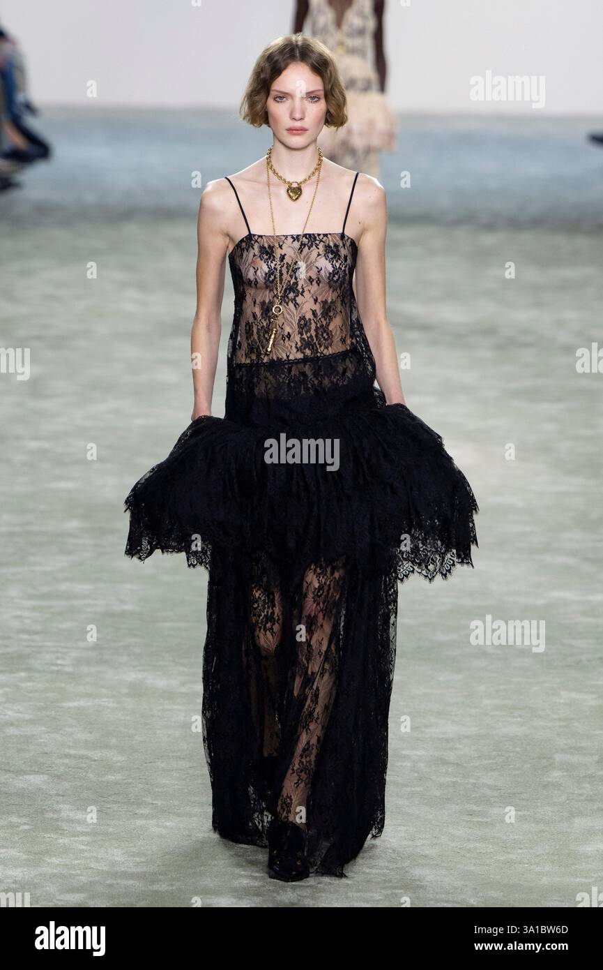 Model Penelope Ternes walks on the runway during the Chloe Ready to ...