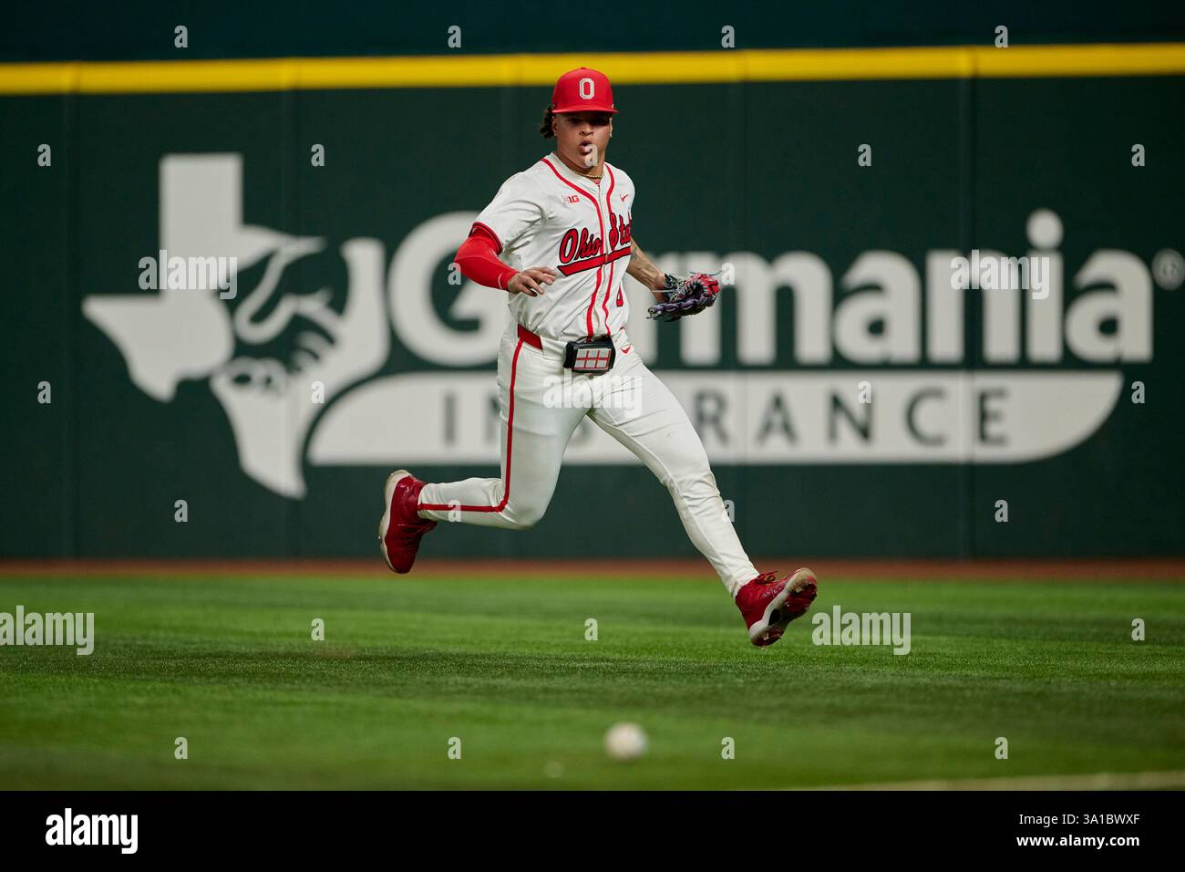 Ohio State Buckeyes outfielder Zach Freeman (0) fields a ground ball ...
